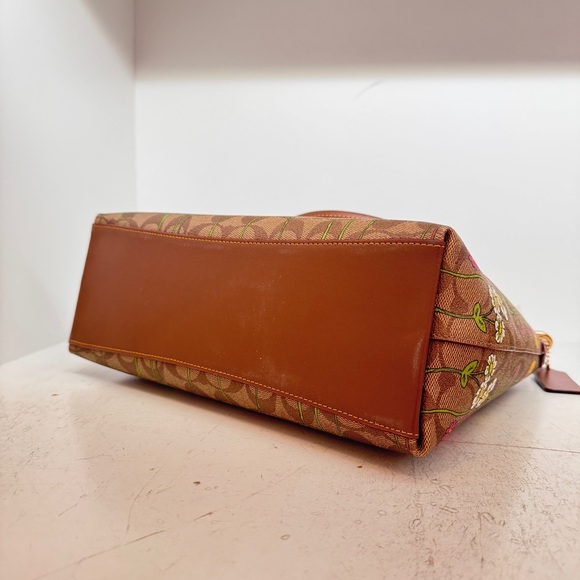 Coach | Bags | Coach Laurel Shoulder Bag In Signature Canvas With ...